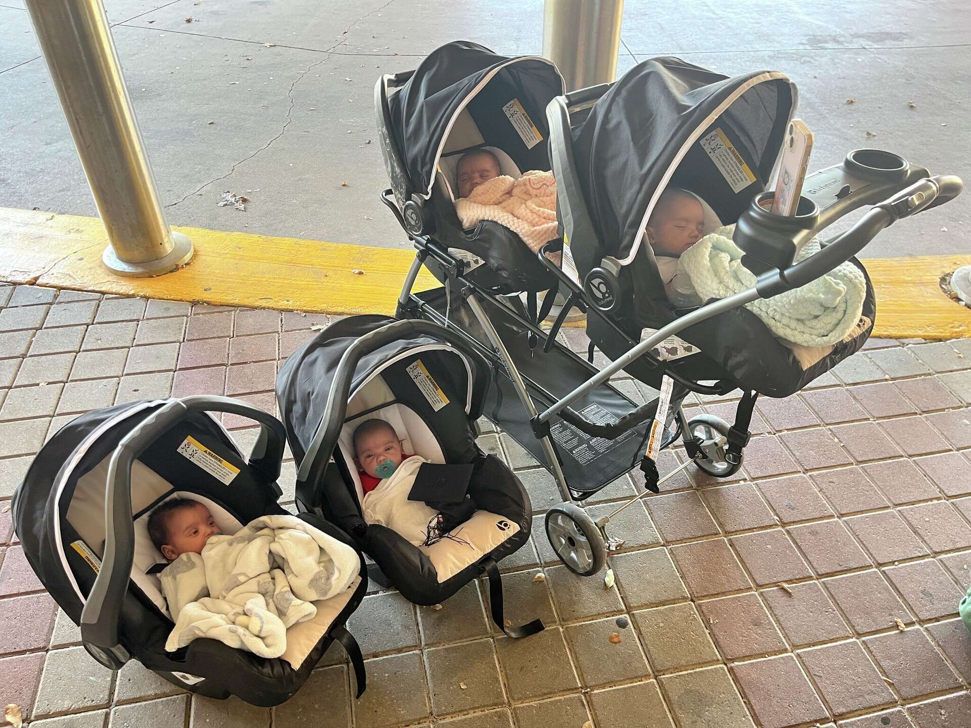 Rare natural quadruplets born in Texas to mom of three
