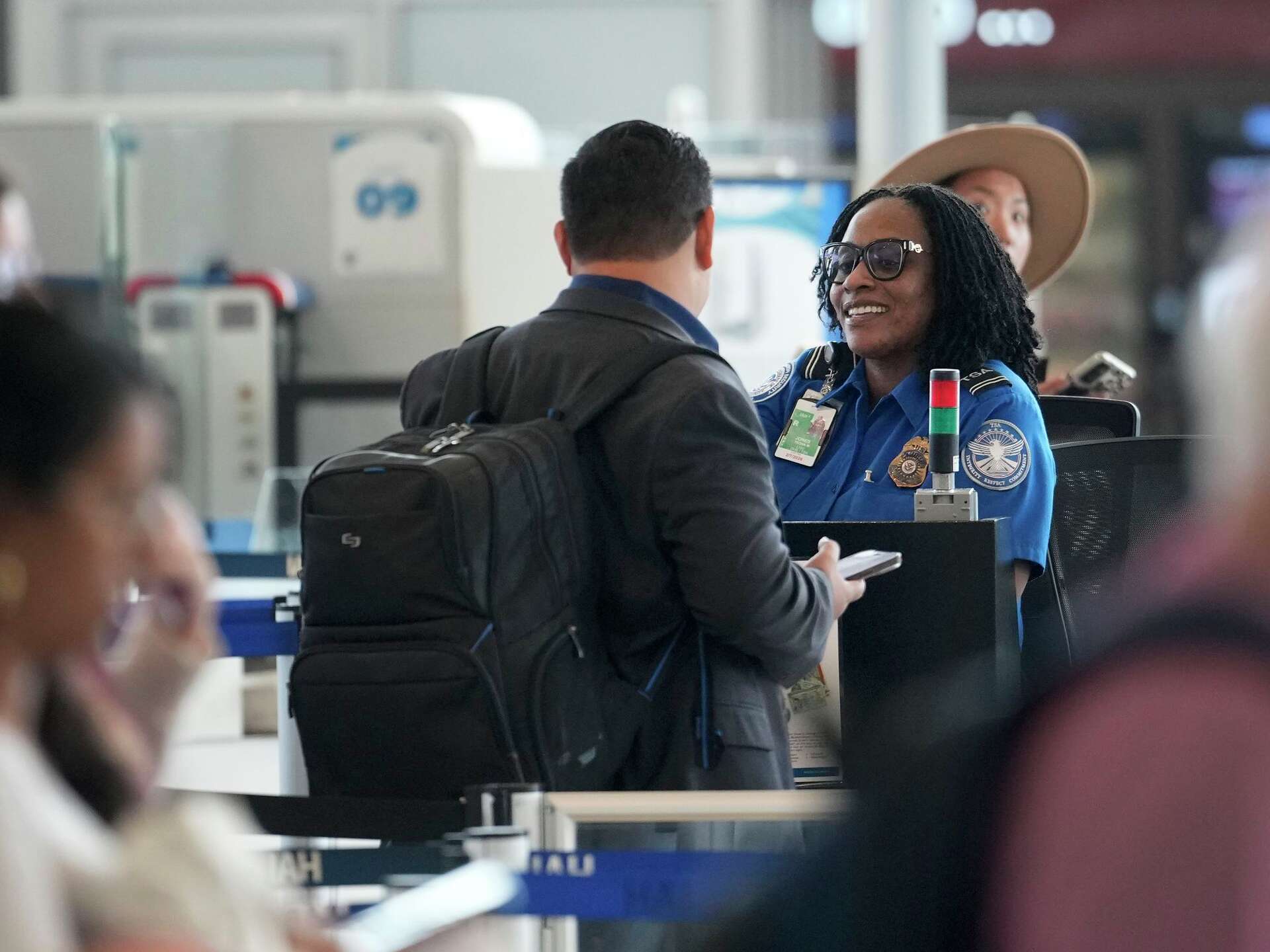 Houston holiday travel to jam roads, pack airports
