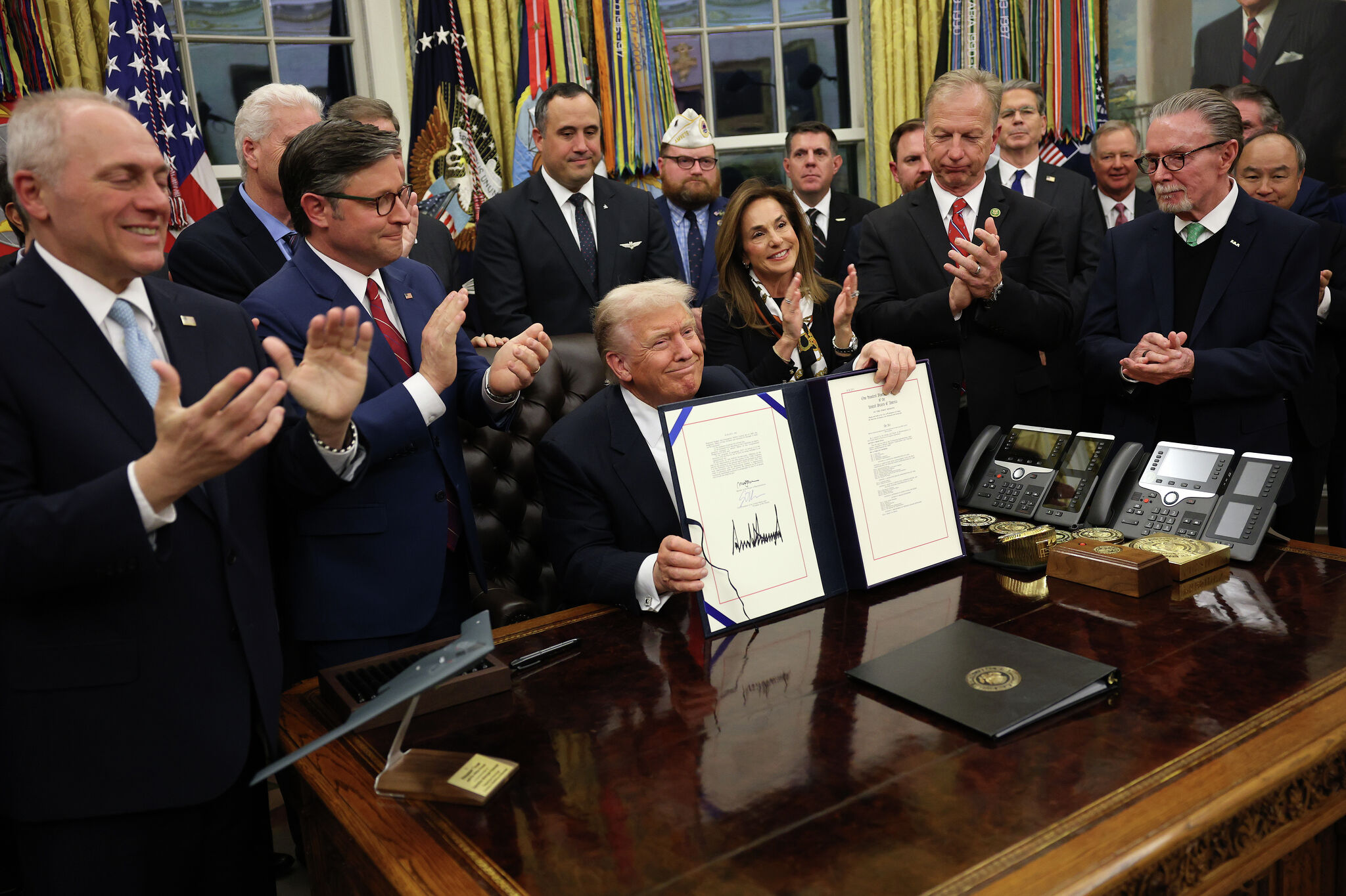 When will Texas SNAP recipients, federal workers receive checks?