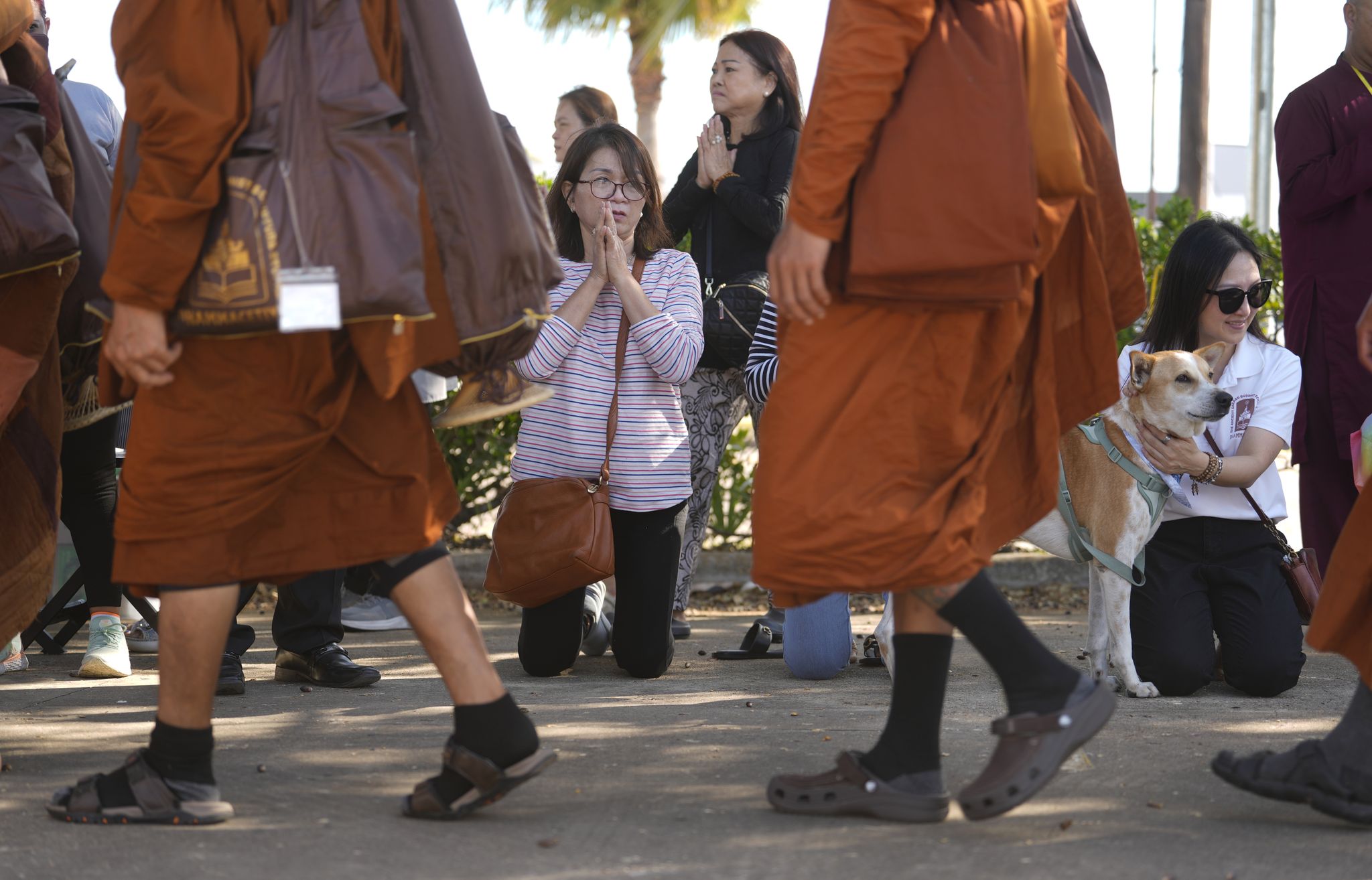 Buddhist monk returns home after leg amputation in Houston