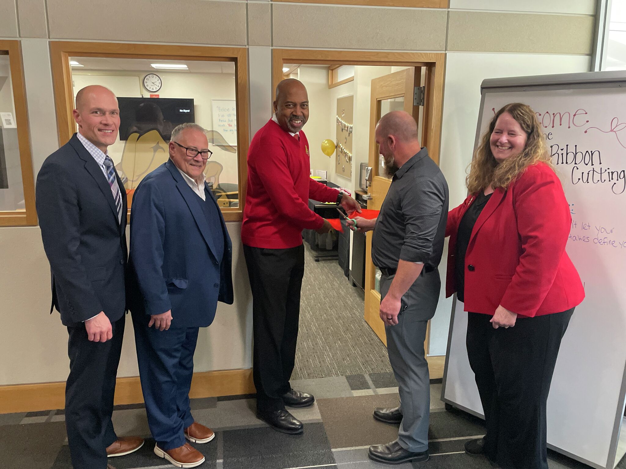 No. 5 LSU extends its season-opening winning streak to 5 games with a ...