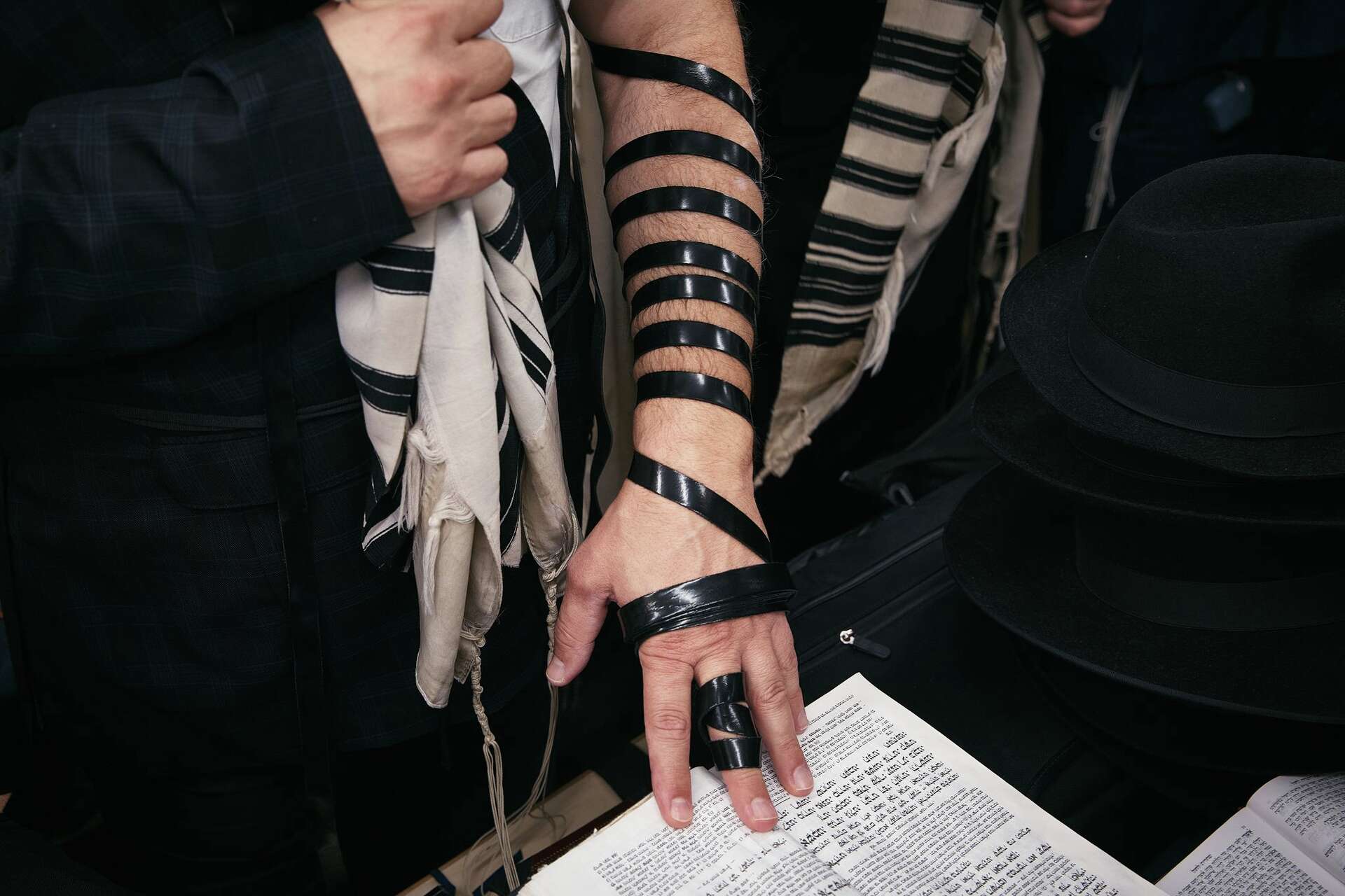 Photos of Hasidic Jewish rabbis praying at resting place of 'the Rebbe ...