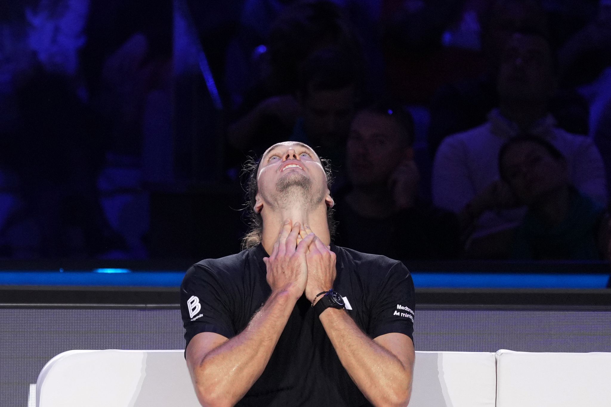 Auger-Aliassime beats Zverev to reach ATP Finals semis and Sinner stays ...