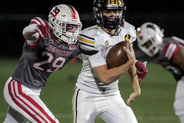 Jonathan Law vs. Fairfield Prep football photos