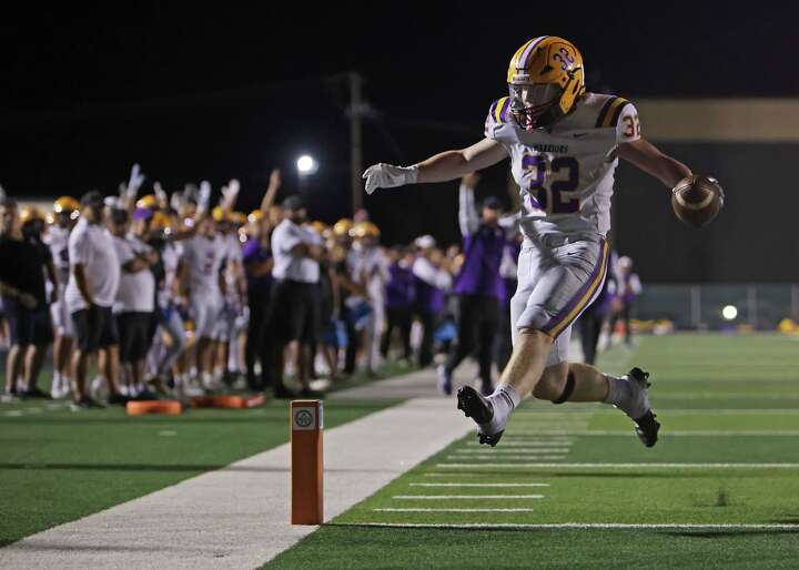 Pieper football locks down Jay in first round playoff victory