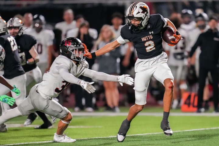 High school football: Hutto bounces Bowie with 35-28 bi-district win