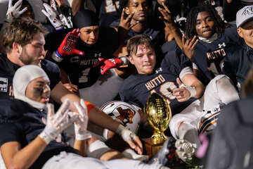 High school football: Hutto bounces Bowie with 35-28 bi-district win