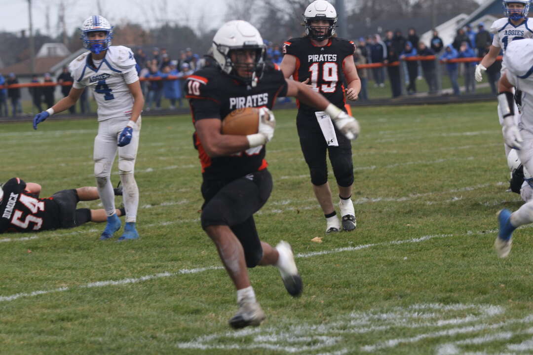 Harbor Beach faces Bark River-Harris in D8 football semifinal