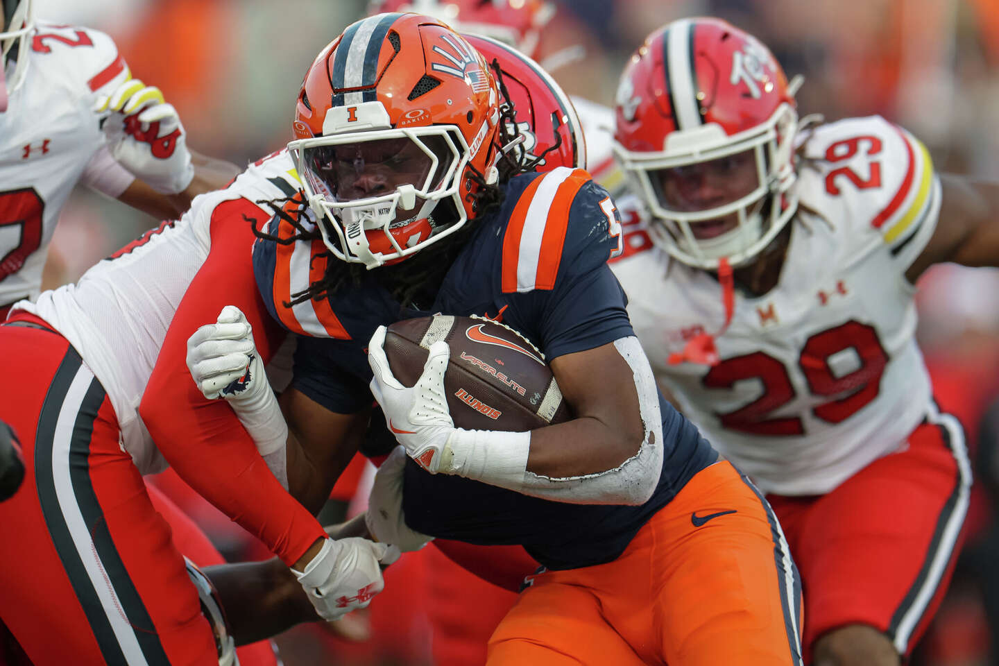 Illinois vs. Wisconsin football betting odds, point spread