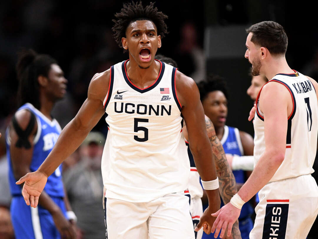 No. 3 UConn holds on for narrow win over No. 7 BYU
