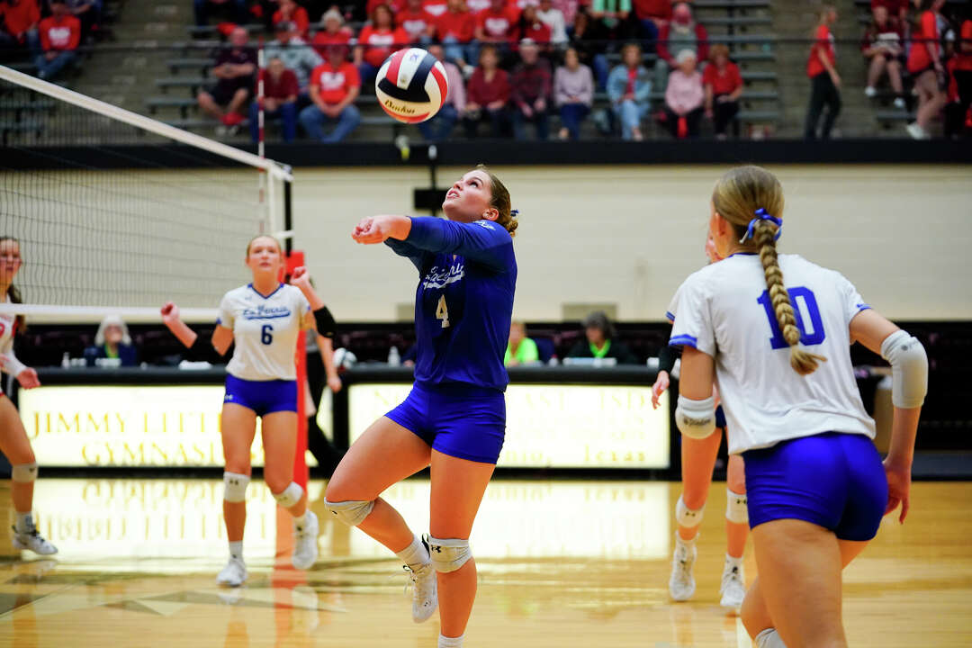 La Vernia sweeps Bellville to advance to UIL volleyball state final