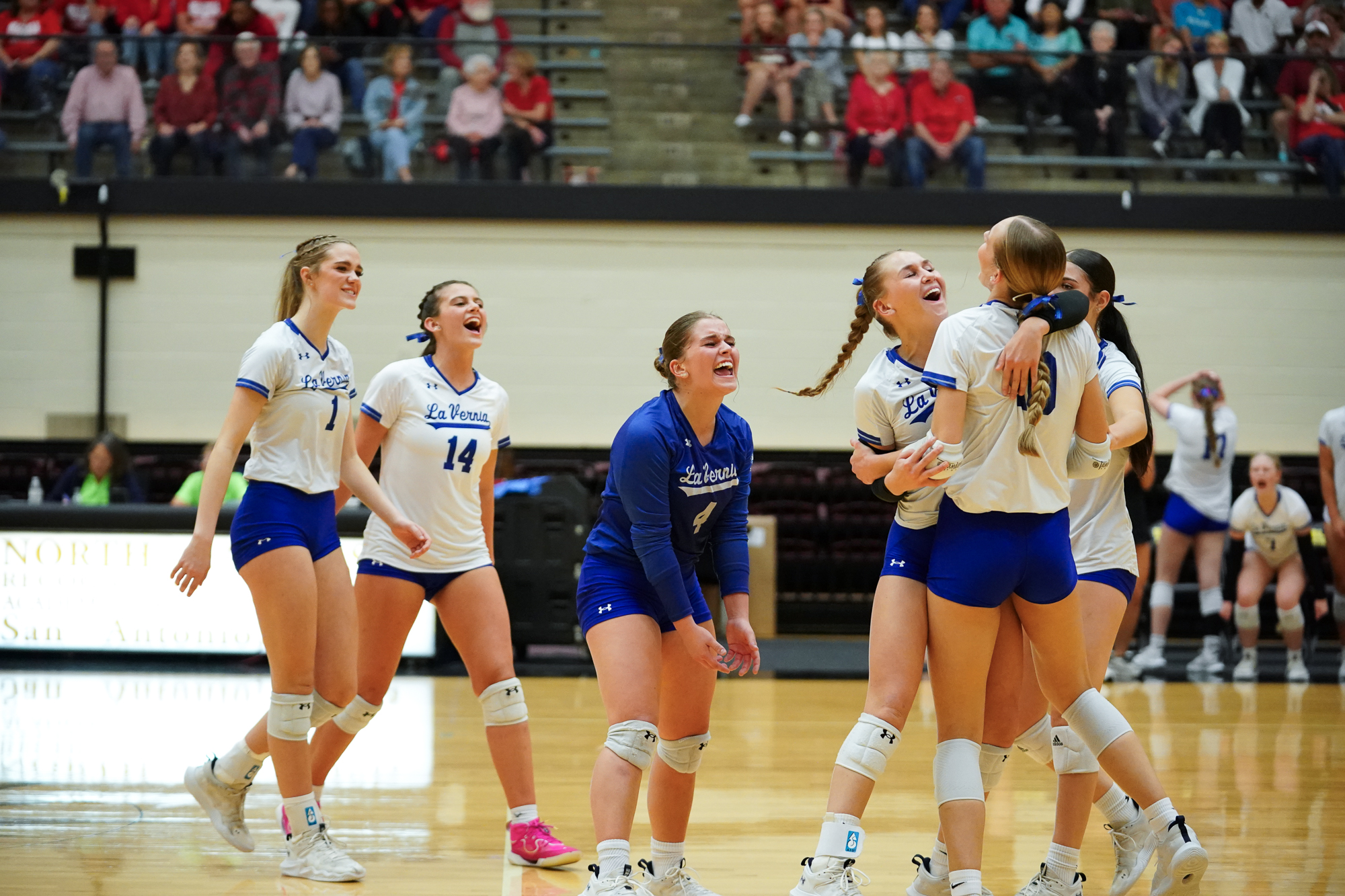 La Vernia to face reigning volleyball champion Decatur in UIL final