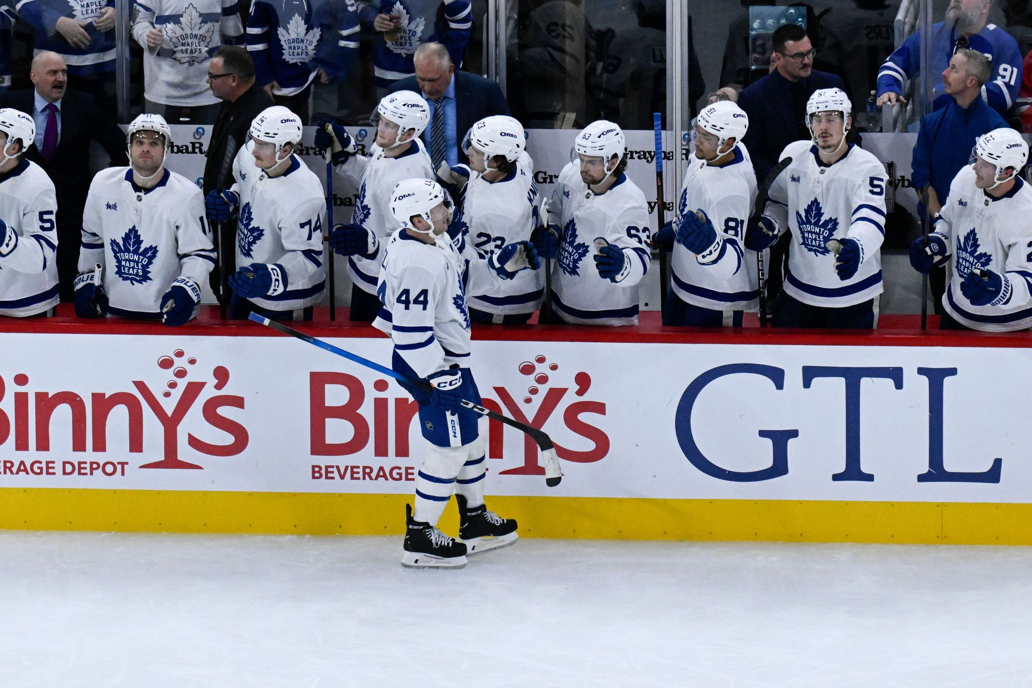 Dach scores late in 3rd period to lead Blackhawks to 3-2 win over Maple ...