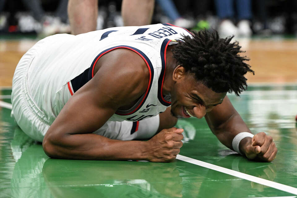 UConn freshman Eric Reibe impresses in loss to Arizona