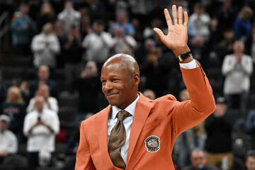 How UConn legend Ray Allen stays connected to the program