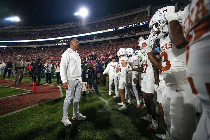 Texas football vs Georgia game score: Live updates, how to watch