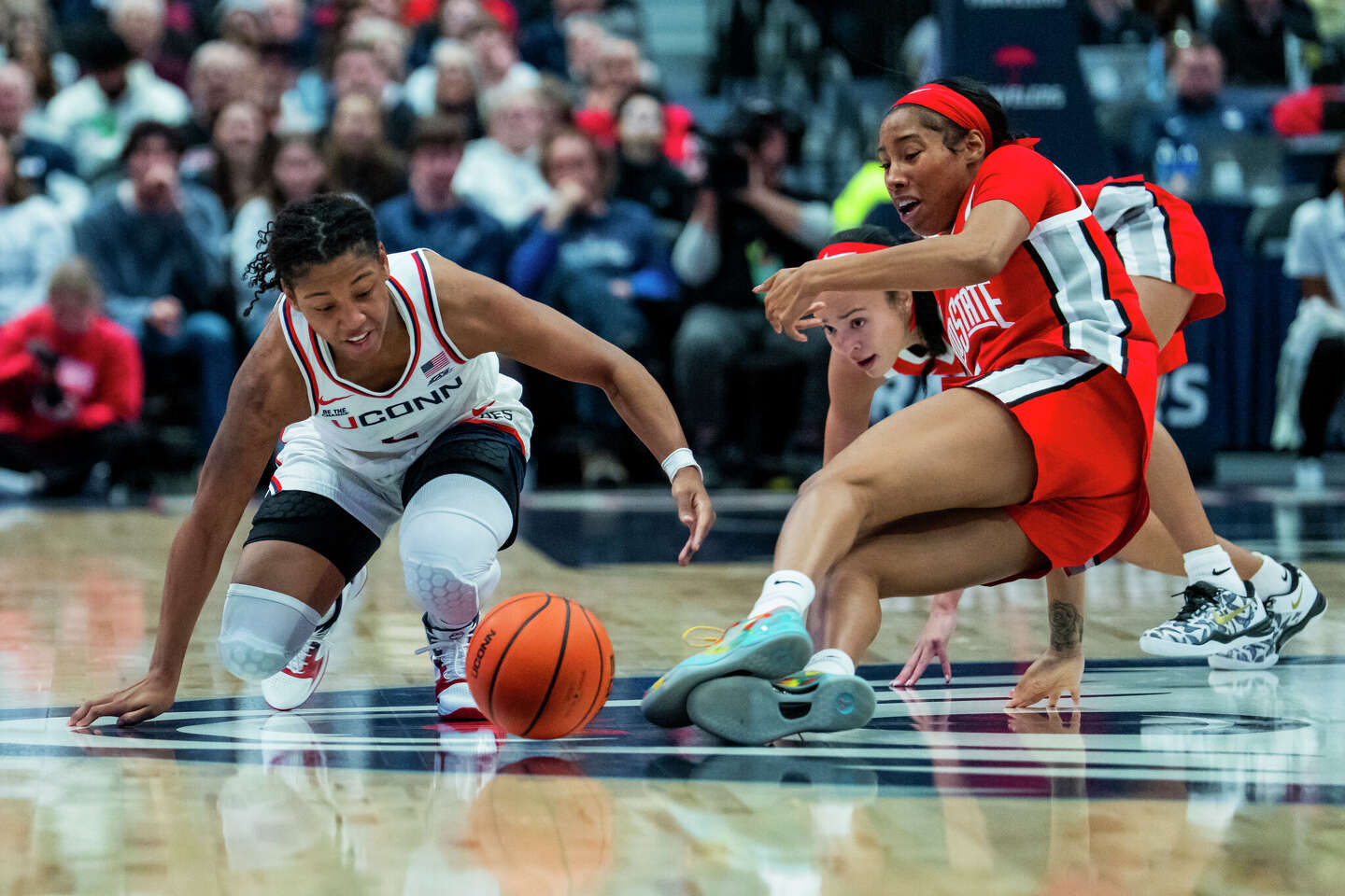 Sarah Strong dominates in UConn victory over Ohio State