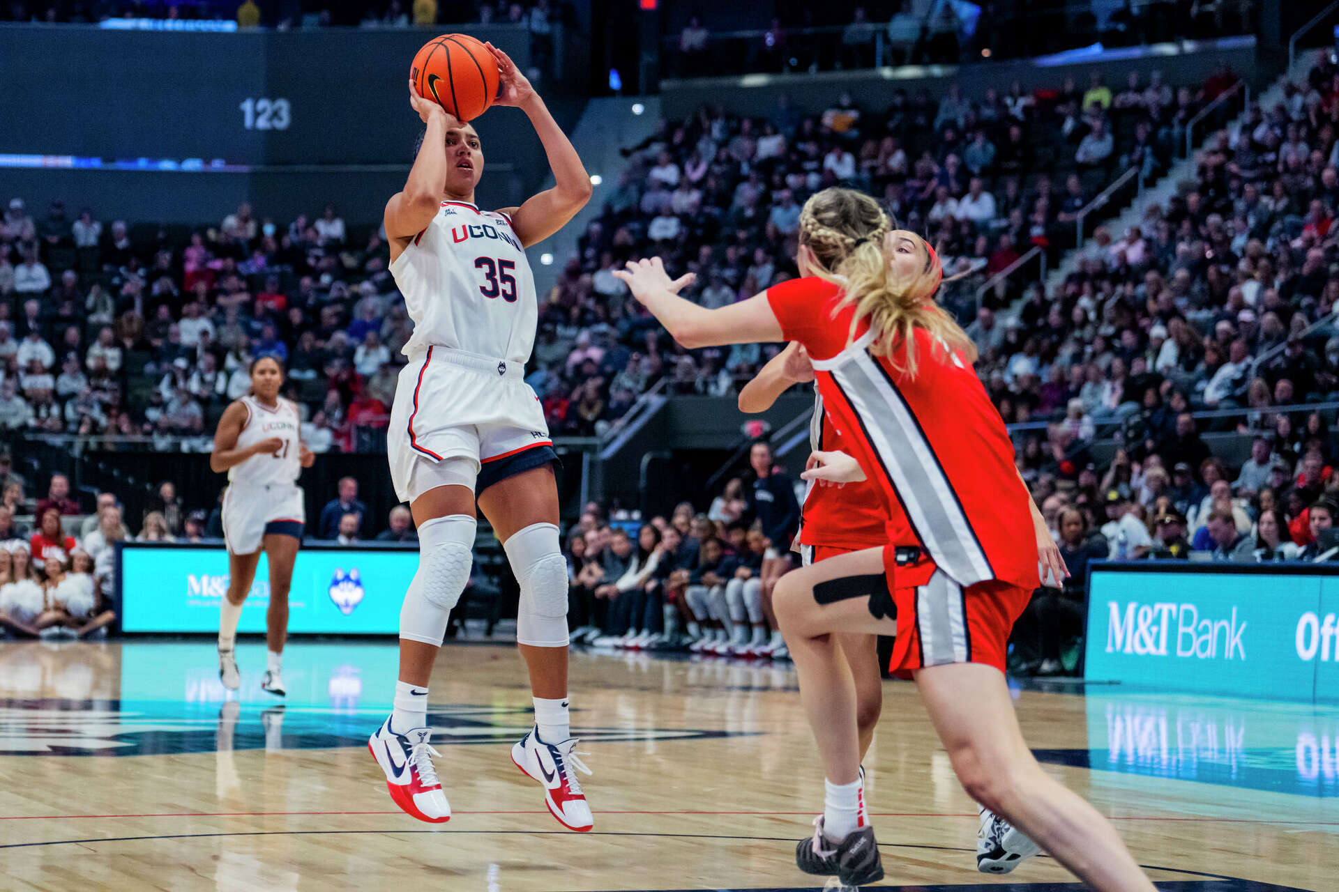 Sarah Strong dominates in UConn victory over Ohio State