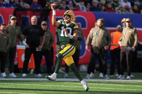 Packers QB Jordan Love leaves game at the Giants with a left shoulder ...