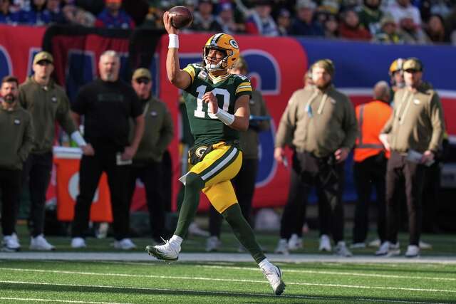 Packers QB Jordan Love leaves game at the Giants with a left shoulder ...