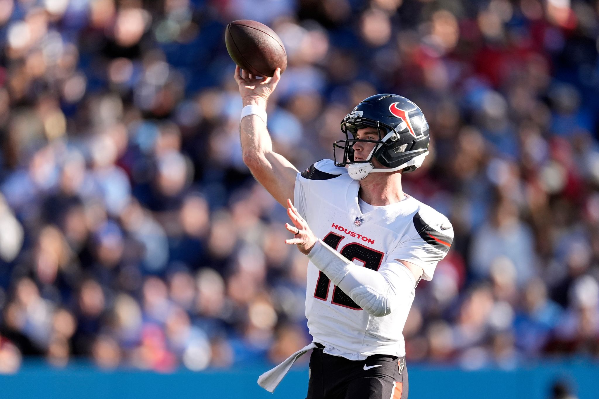 Texans win in final seconds, but must improve to beat Bills