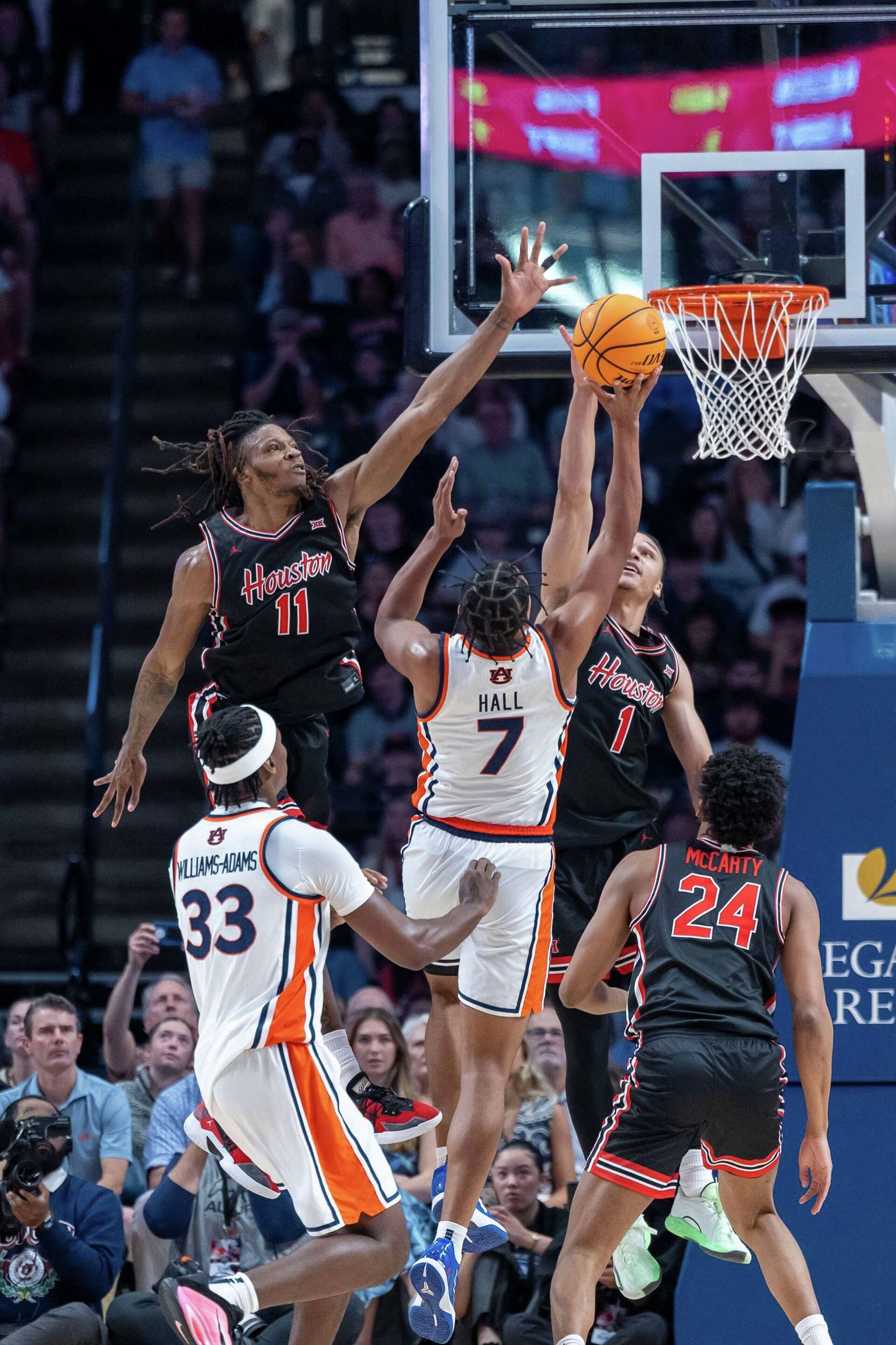 Houston Cougars basketball holds off Auburn Tigers for win