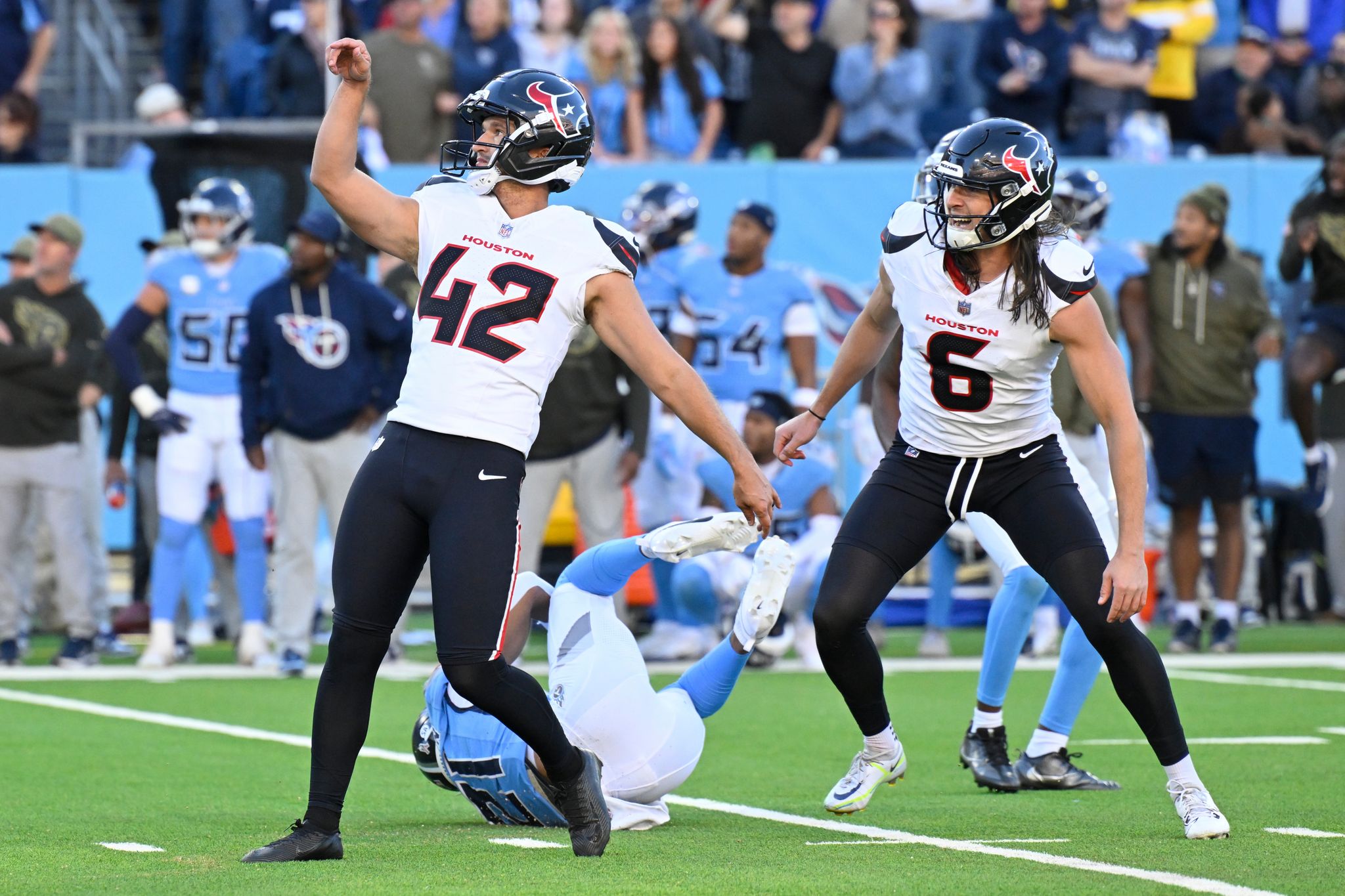 Davis Mills lidera victoria 16-13 de Texans ante Titans con gol de ...