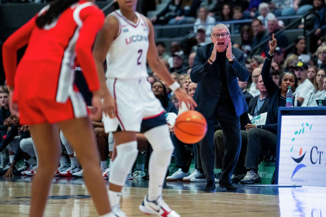 UConn women keep top spot on Carl Adamec's AP Top 25 ballot