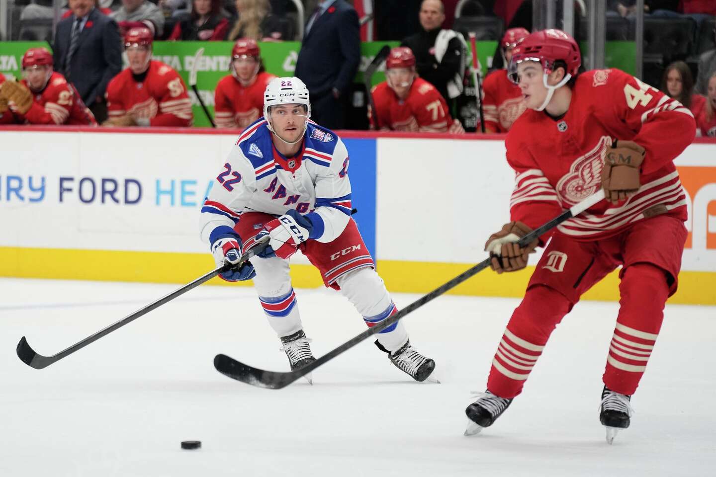 Raymond scores tiebreaking goal in 3rd period as Red Wings beat Rangers 2-1