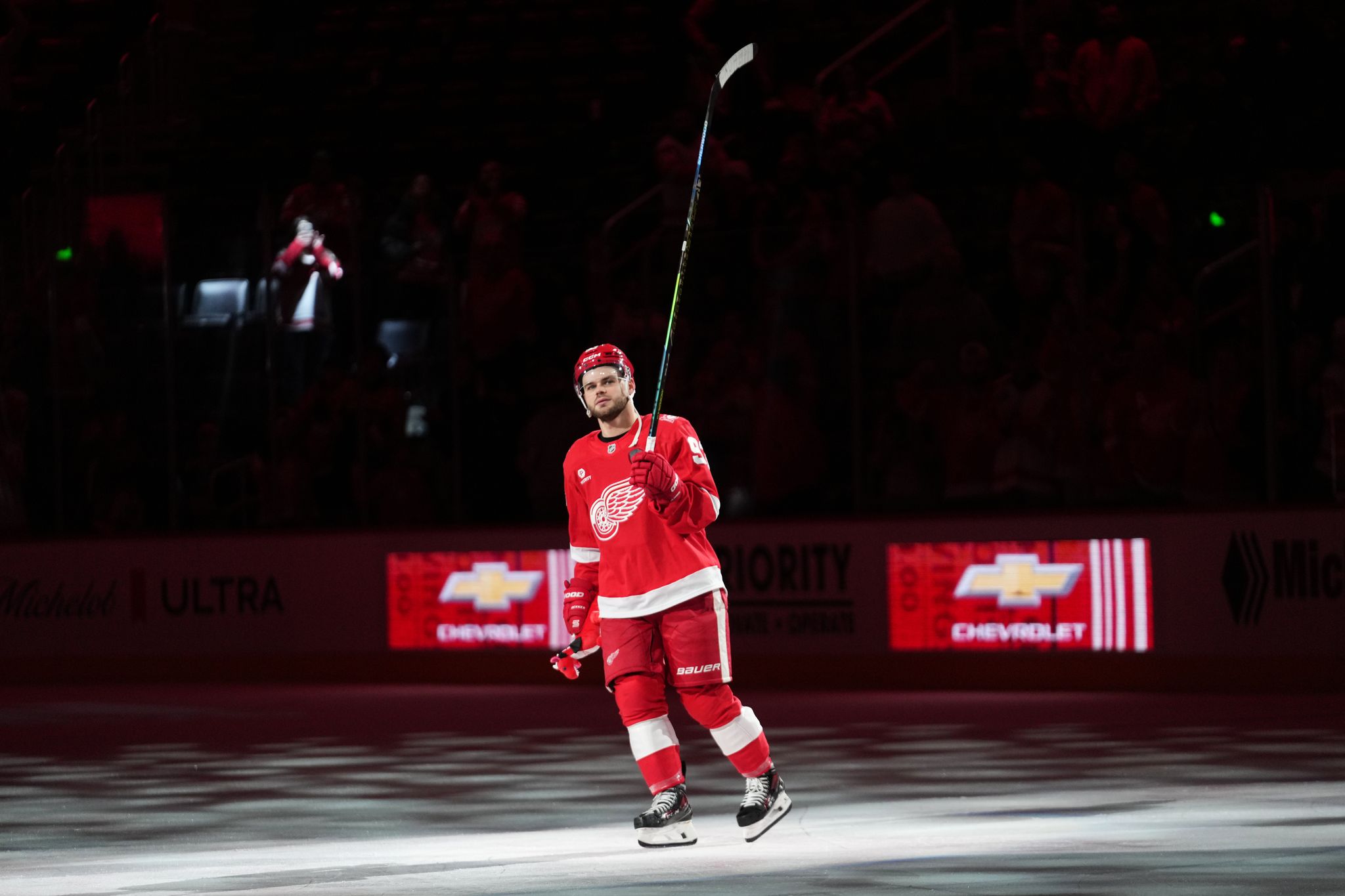 Raymond scores tiebreaking goal in 3rd period as Red Wings beat Rangers 2-1