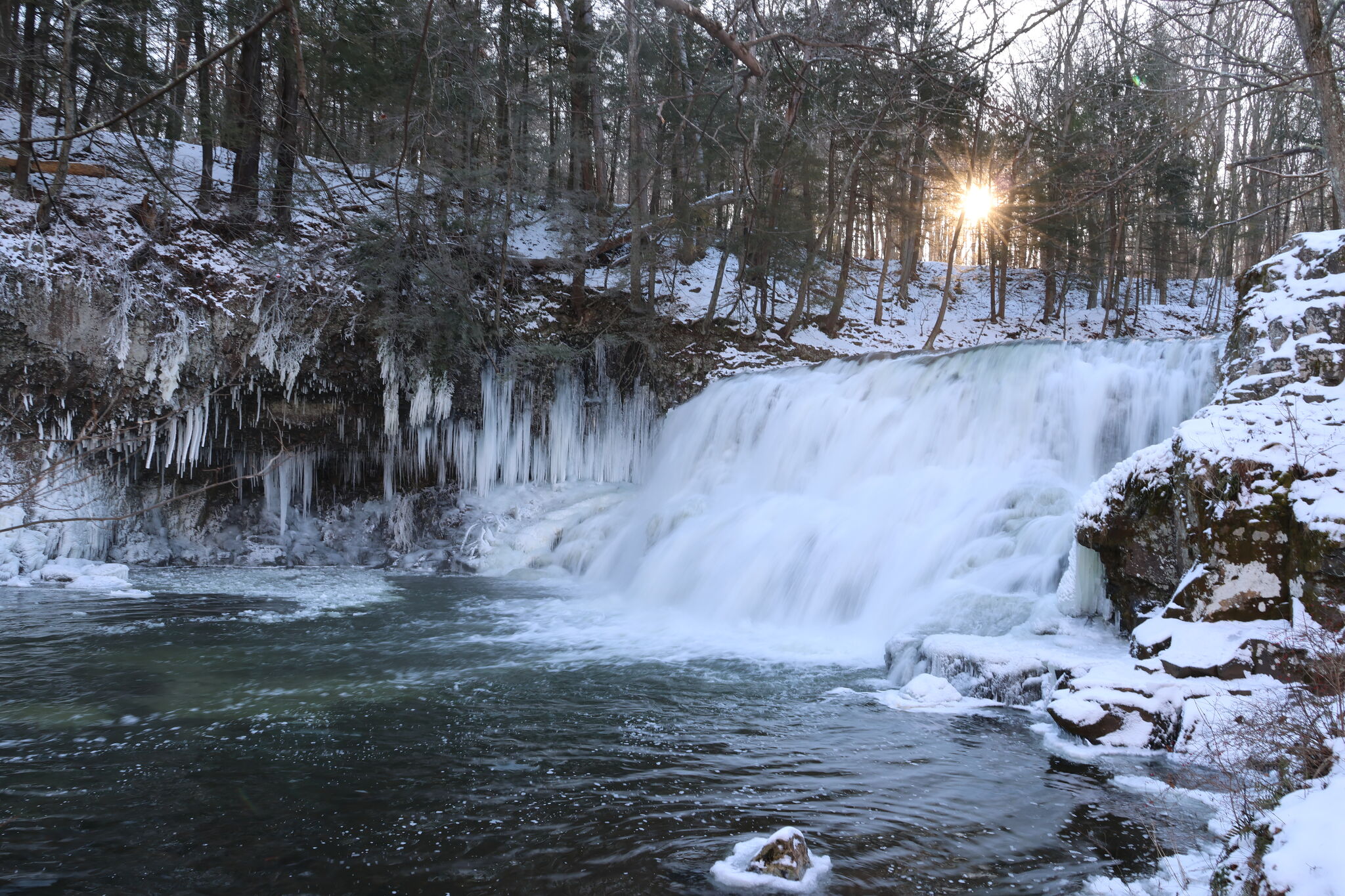 Which Connecticut parks offer the best view of a frozen waterfall?