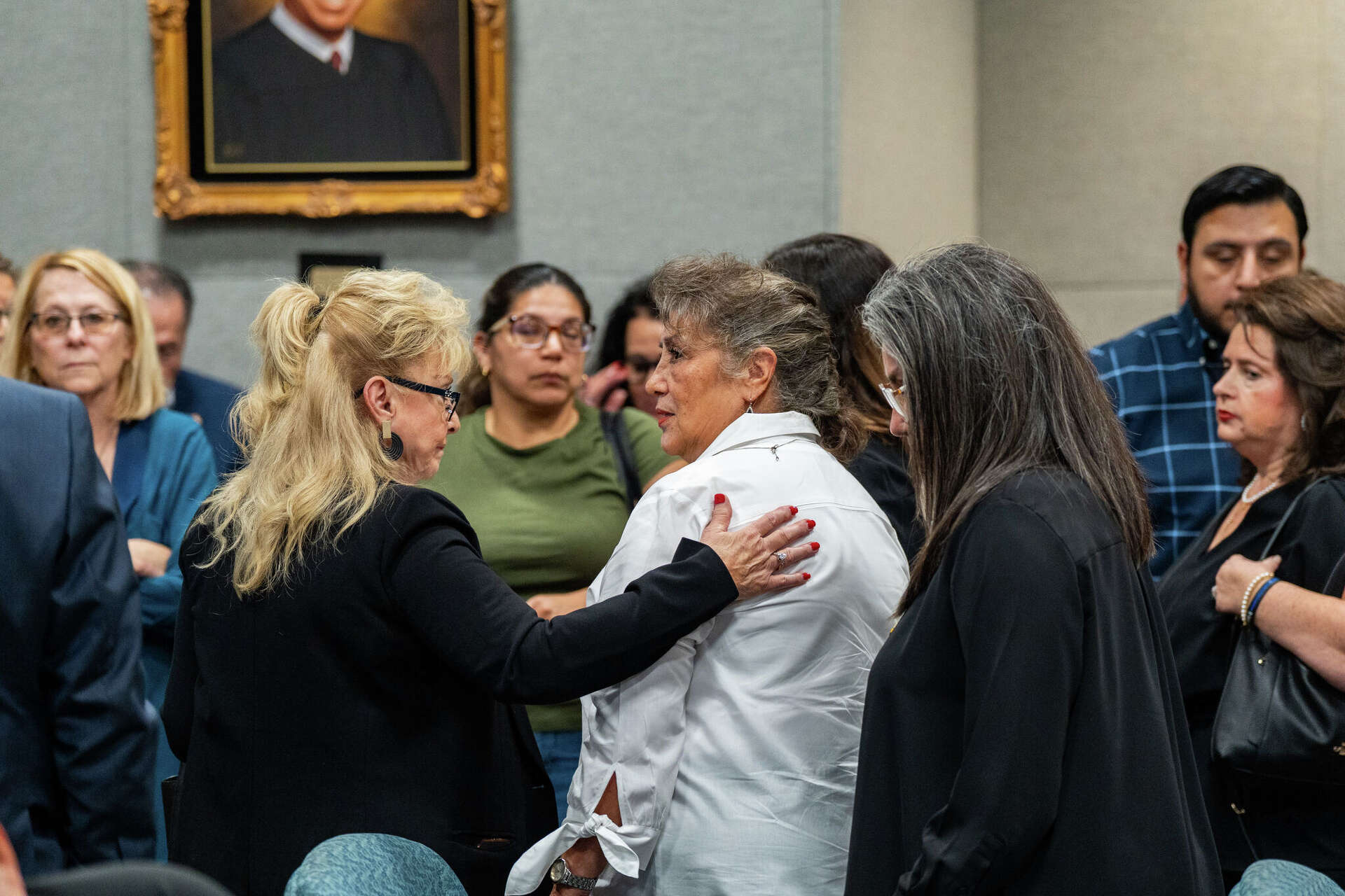 Austin officer's deadly conduct trial ends with deadlocked jury