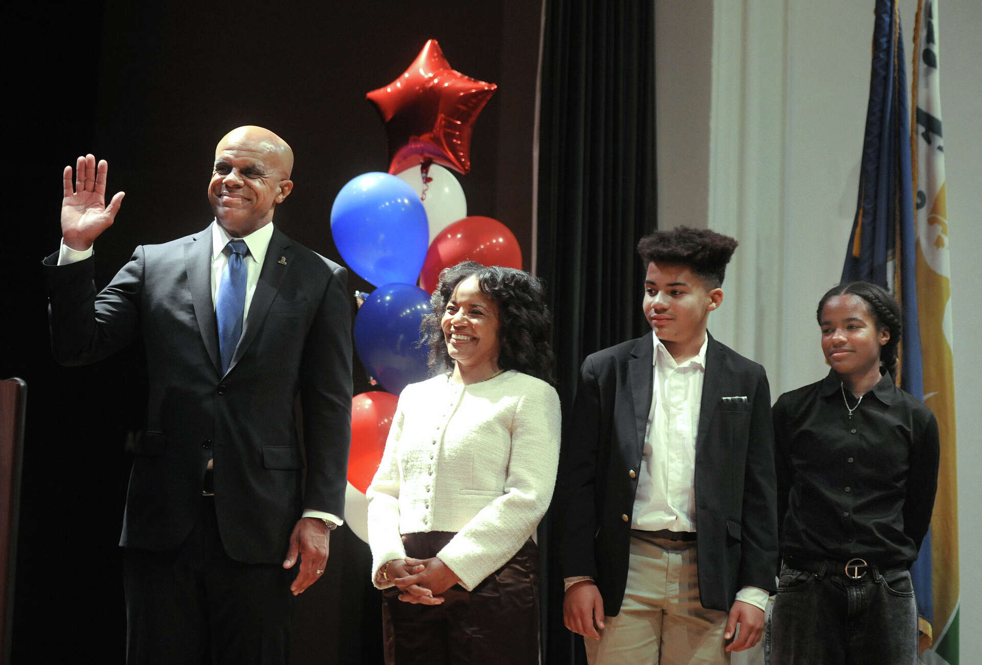Democrat Kevin Christie sworn in as Westport's new first selectman