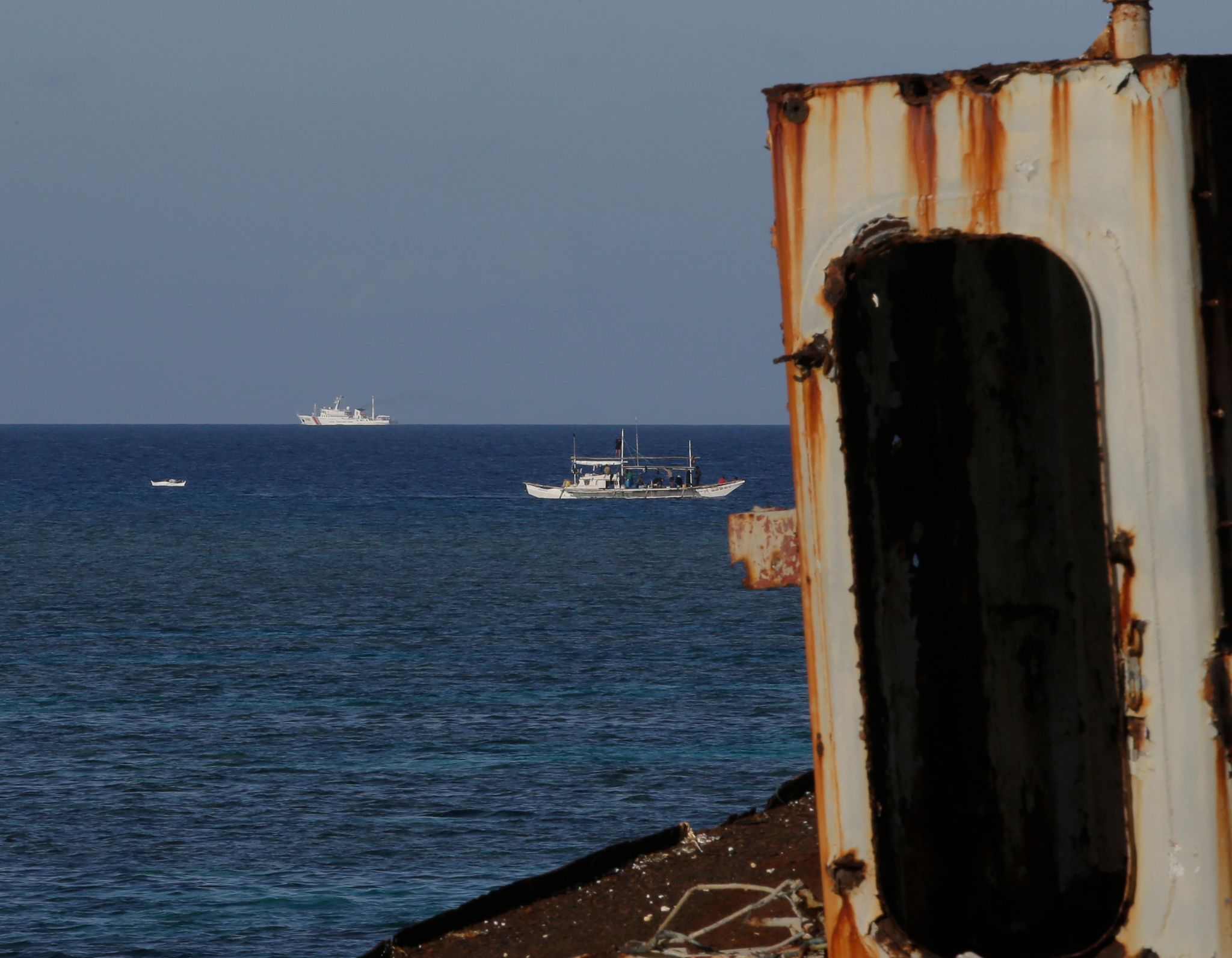 Chinese ship jams communications as Filipino forces deliver supplies to ...