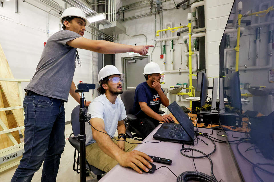 UTSA President Eighmy to make $1 million with 37% salary increase