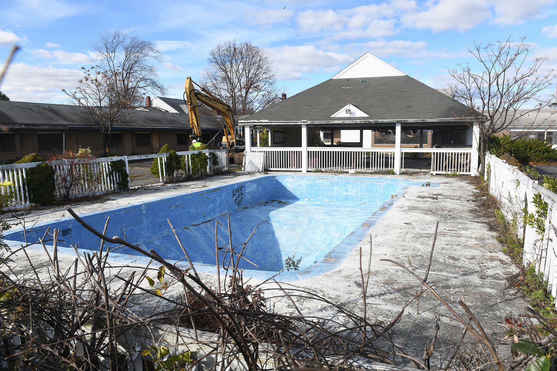 Demolition of West Haven's Debonair Beach Motel on Beach St. begins