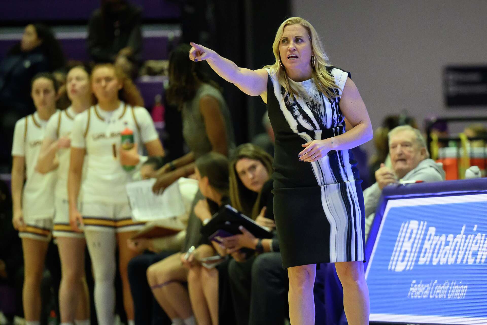 UAlbany basketball routs Siena to regain women's Albany Cup