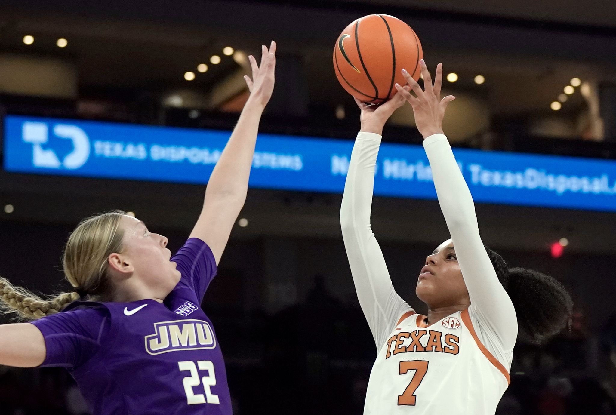Booker's all-around performance leads No. 4 Texas to a 95-56 win ...