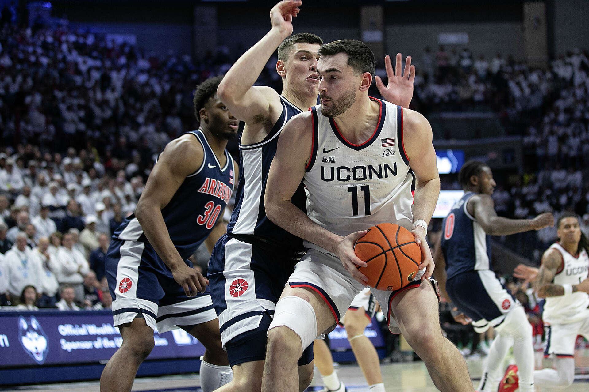 UConn men's basketball team still at No. 4 in AP Top 25 poll