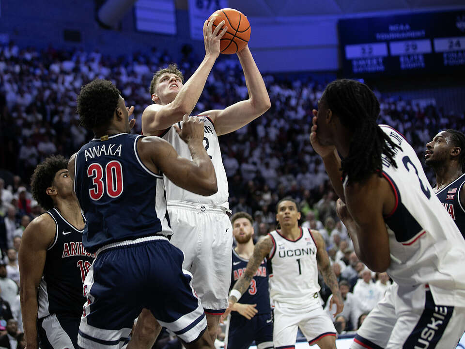 UConn freshman Eric Reibe impresses in loss to Arizona