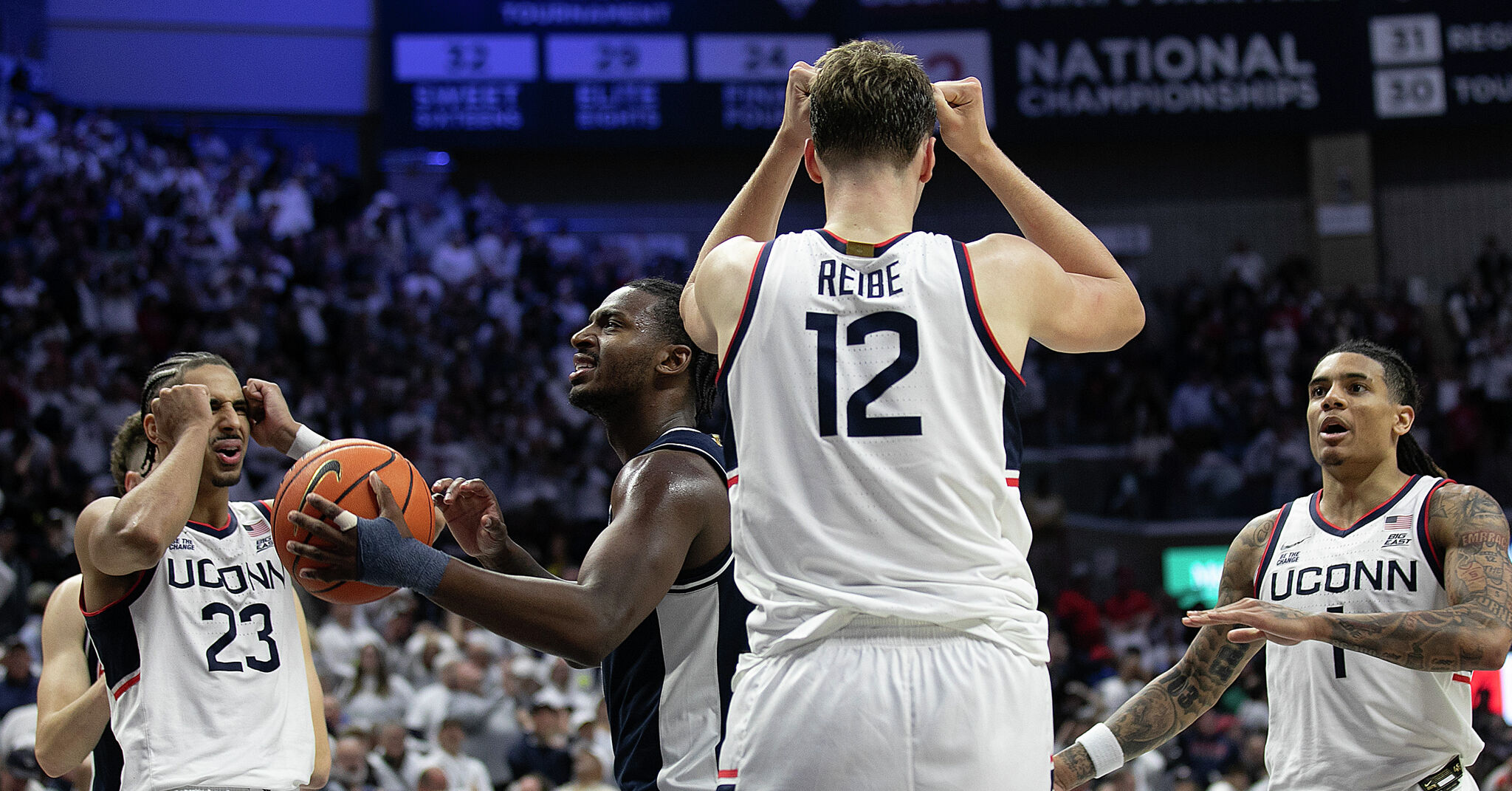 UConn men's basketball falls on David Borges' AP Top 25 ballot
