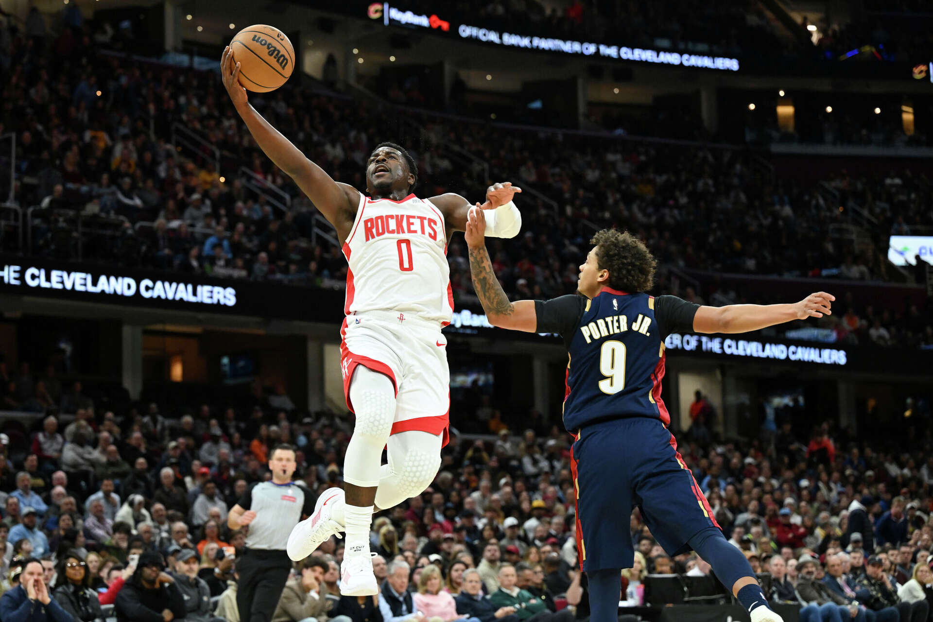 Aaron Holiday, Houston Rockets top Cleveland Cavaliers