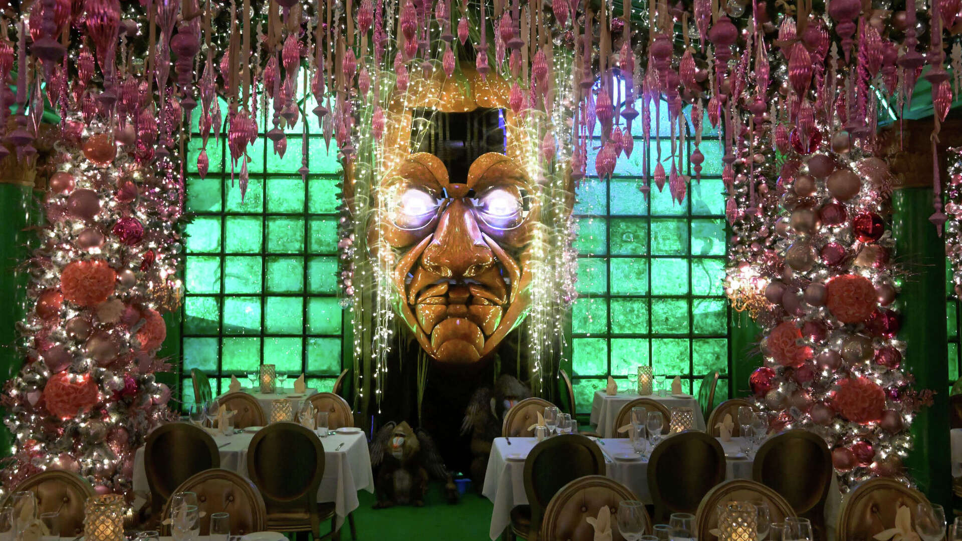 CT restauant unveils 500,000-light 'Ozmas' Christmas display