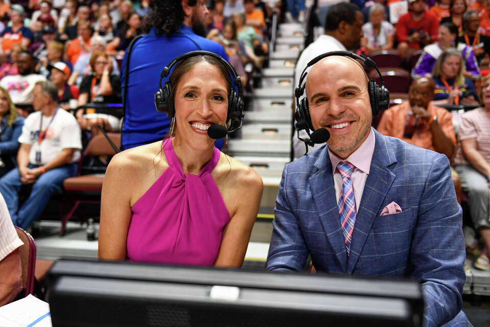 Former UConn star Rebecca Lobo signs new contract with ESPN