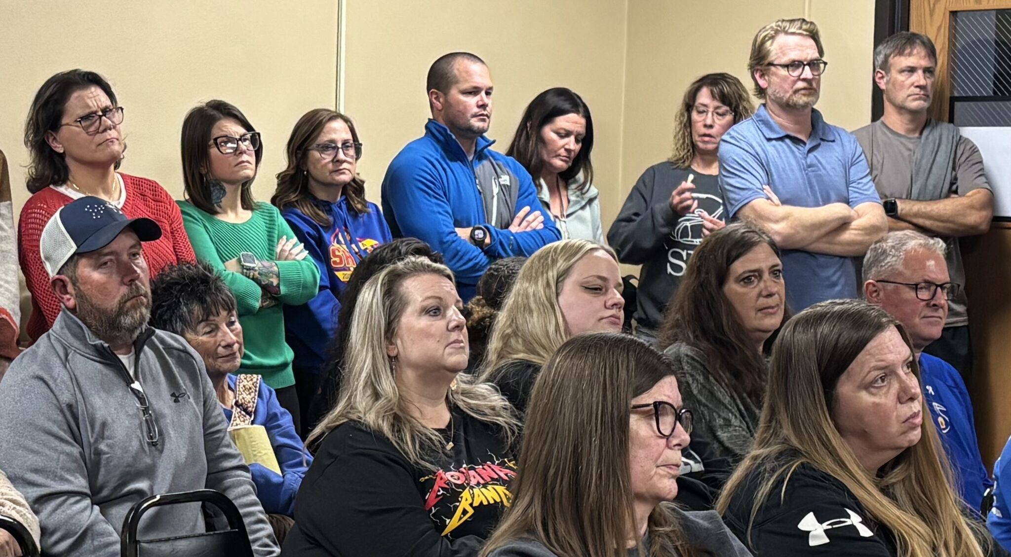 Crowd backs principal as Roxana School Board nears superintendent pick