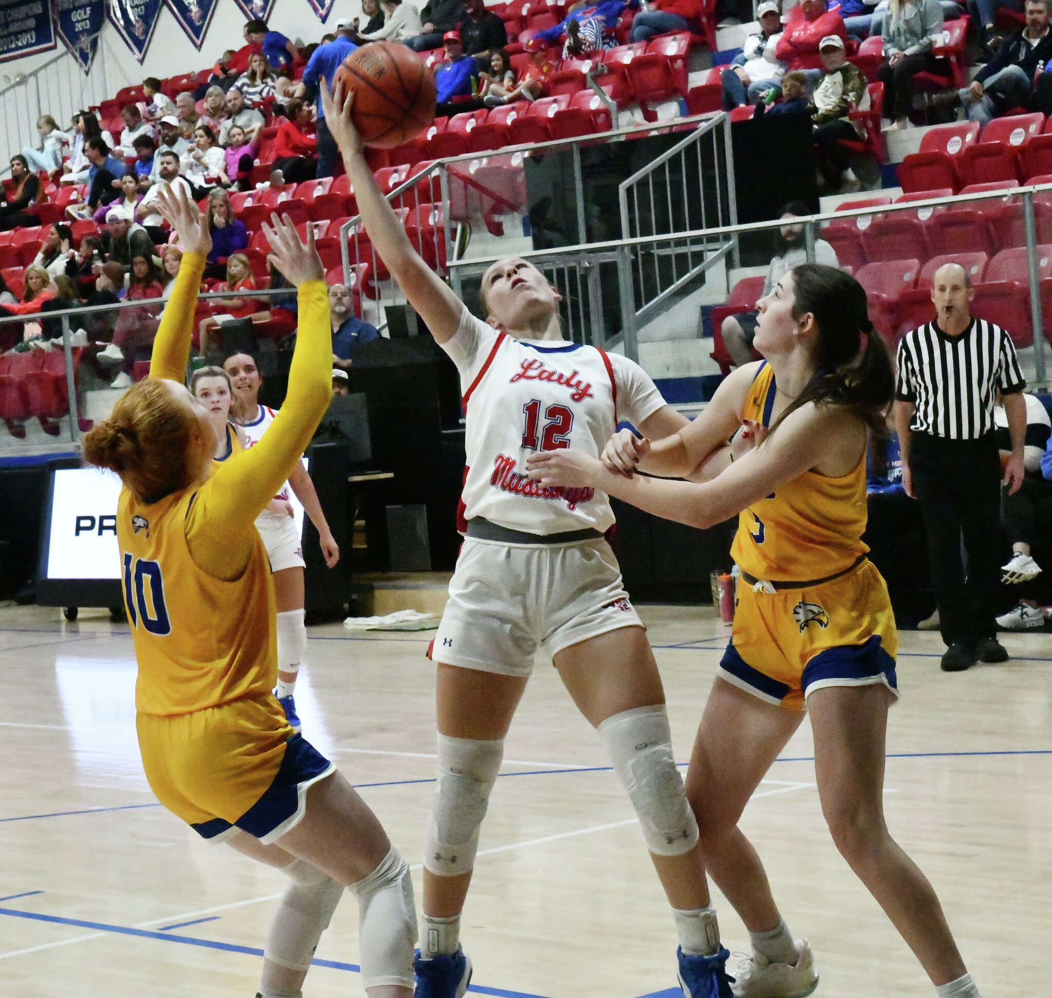 Kingston Flemings scores 18 and No. 2 Houston beats Rider 91-45