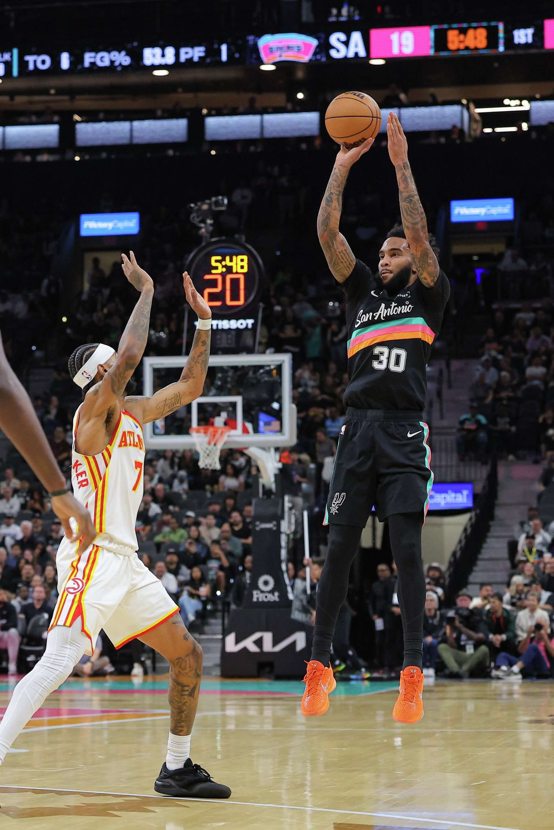 Spurs' Champagnie reveals secret to drawing jump-shooting fouls