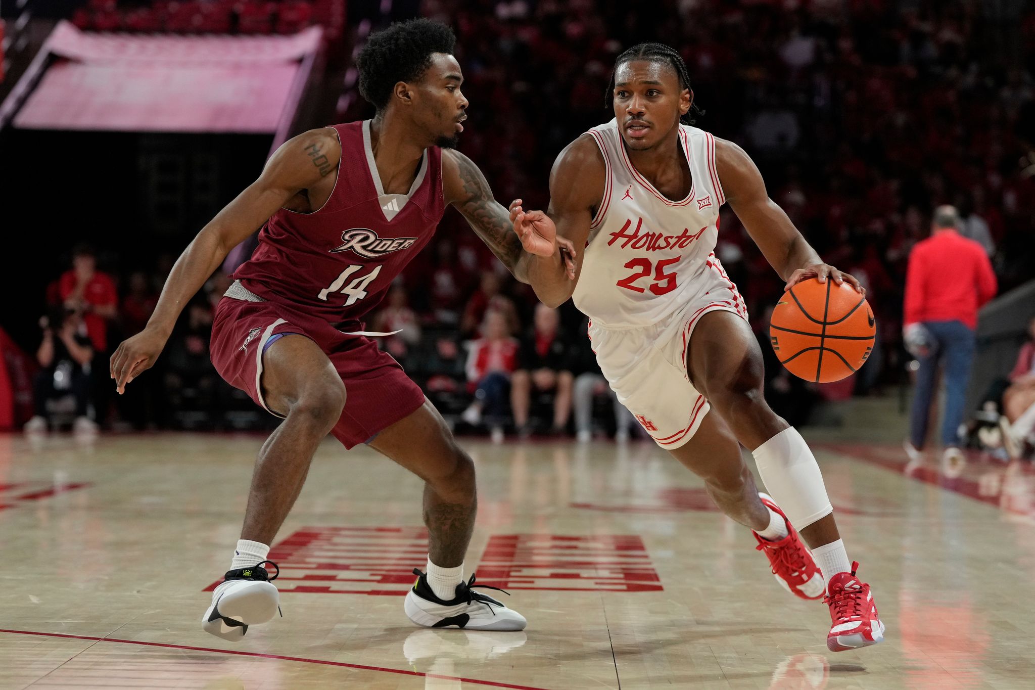 Houston Cougars roll over Rider to start 4-0 in basketball