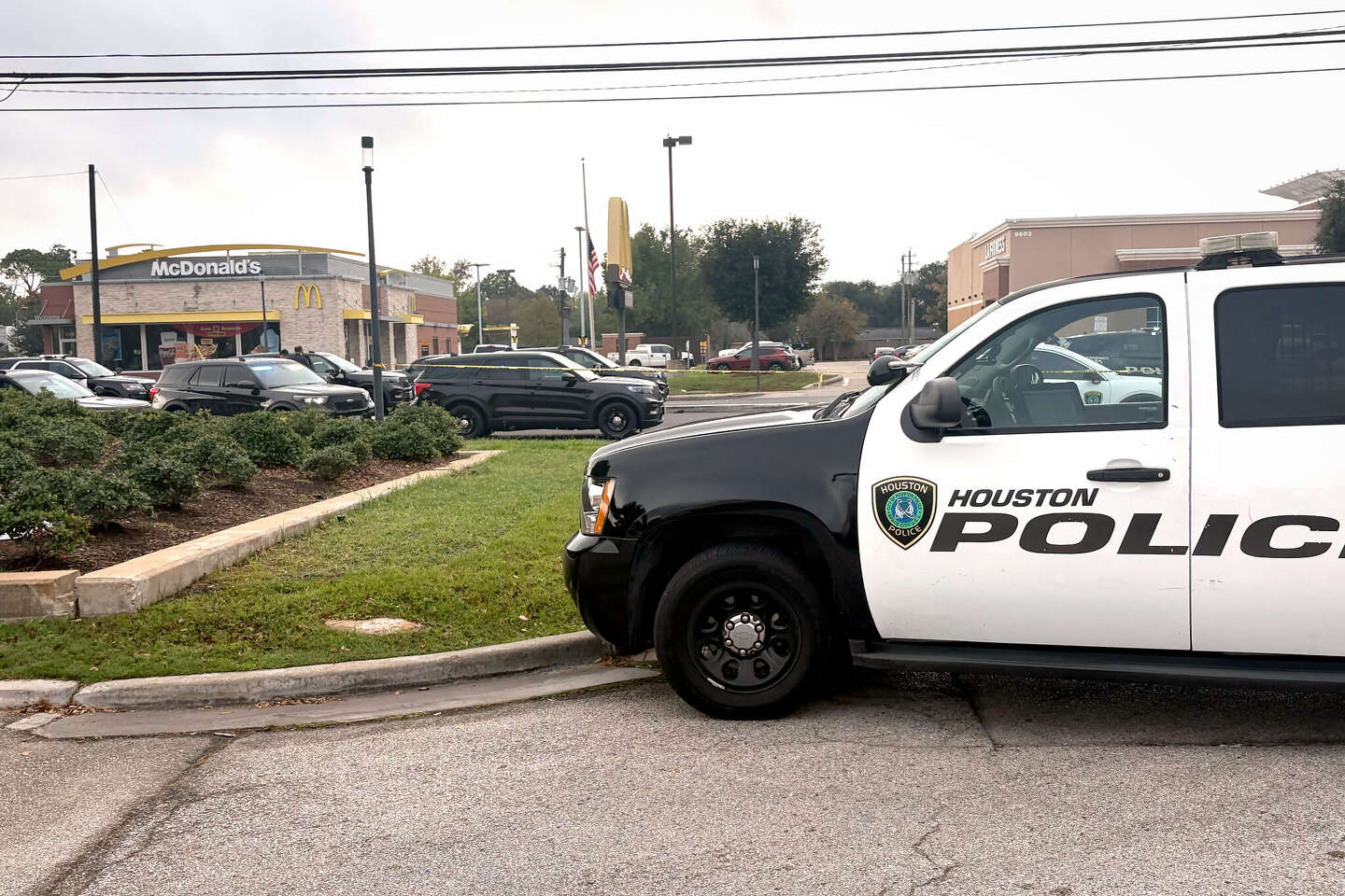 Houston police investigate fatal auto-pedestrian crash on Westheimer