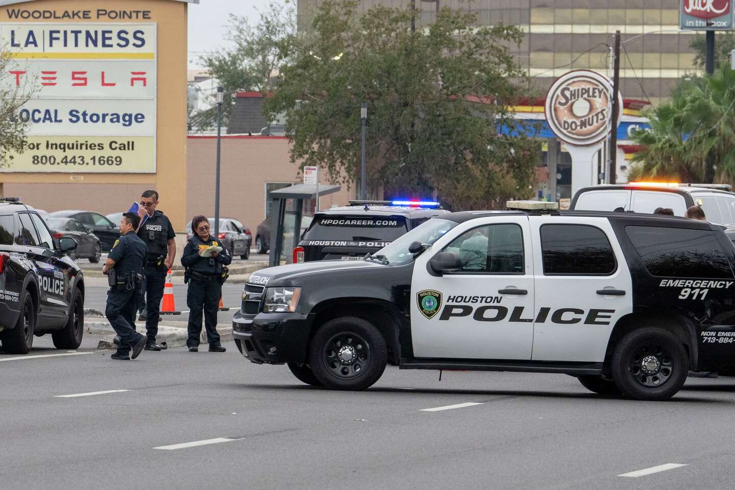 Houston police investigate fatal auto-pedestrian crash on Westheimer